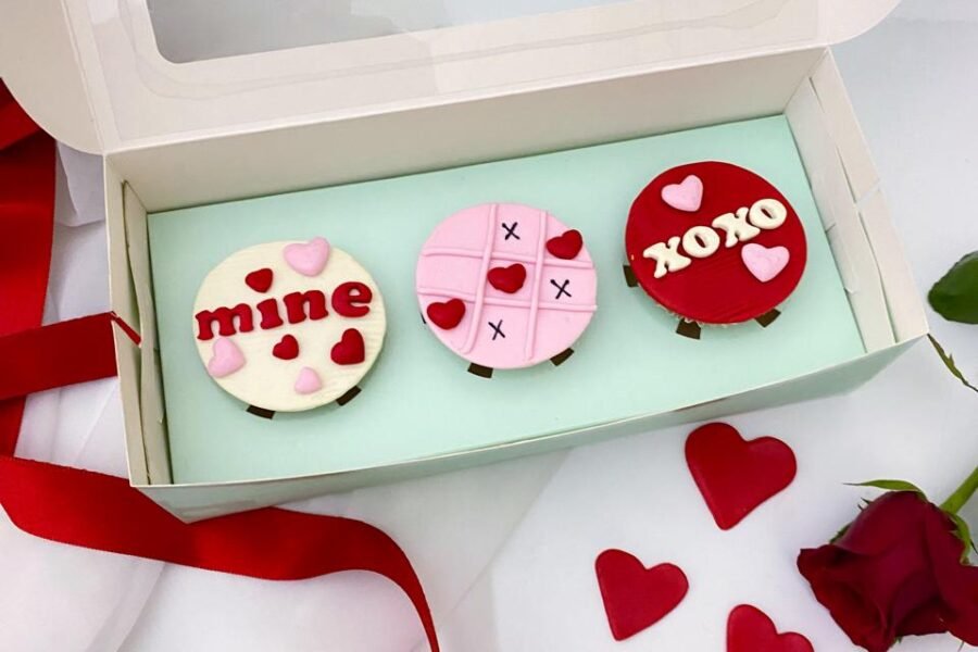 Delicious Custom Cakes | Bake Off Cakes - Customize Order Now!